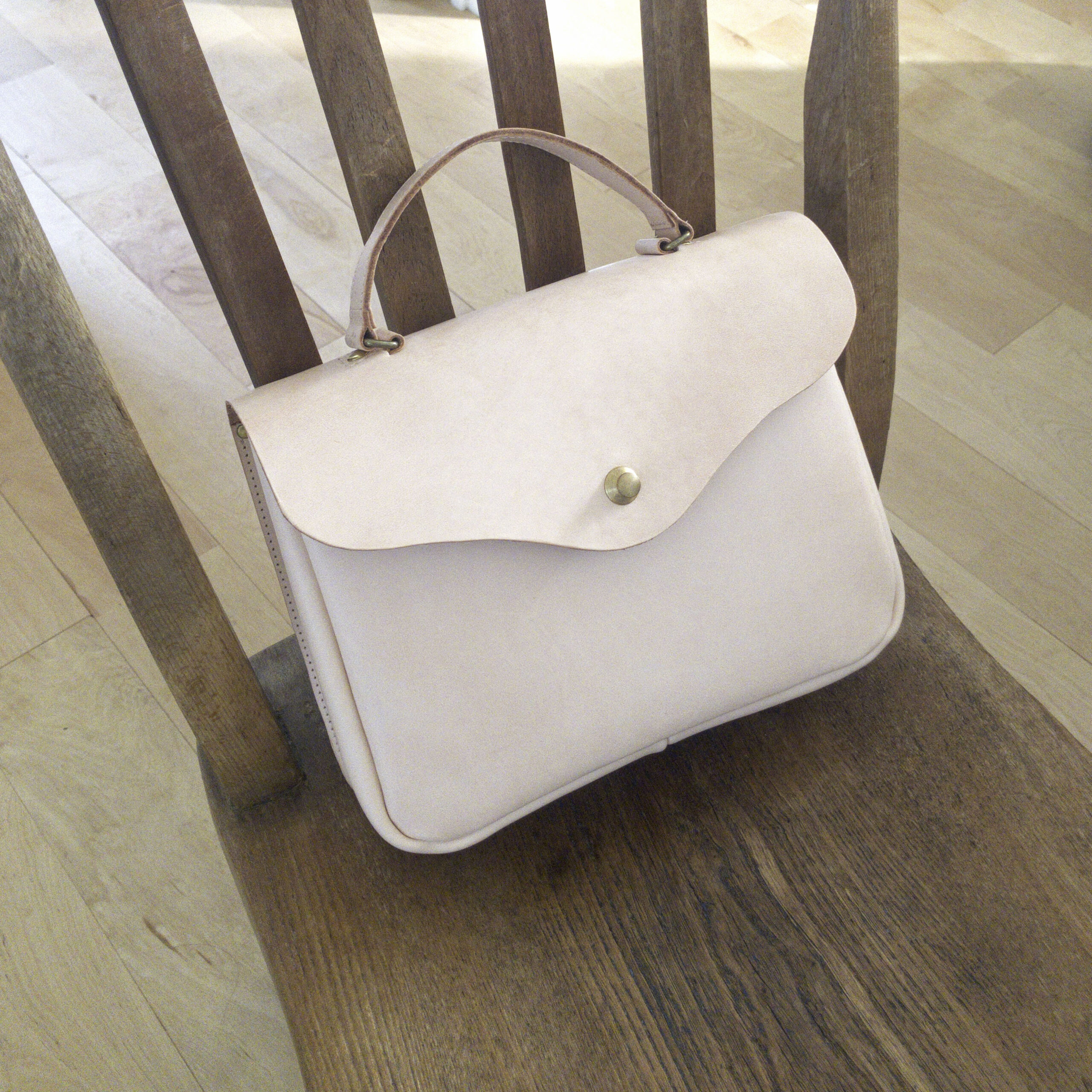new color |「German hook handbag」キナリ | studio FAVORI（スタジオ ファボリ）
